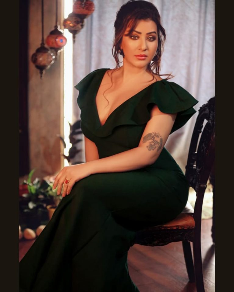 Shilpa Shinde Biography - Indian TV Actress AKA "Angoori Bhabhi"